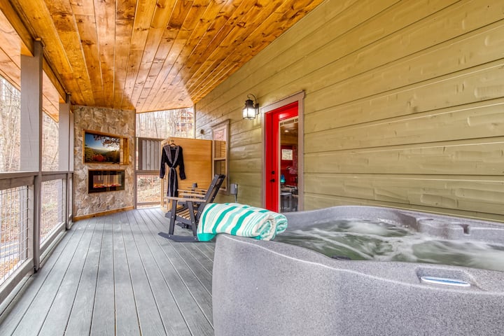 New Luxury Spa Cabin* Sauna* Hot Tub - Gatlinburg, TN