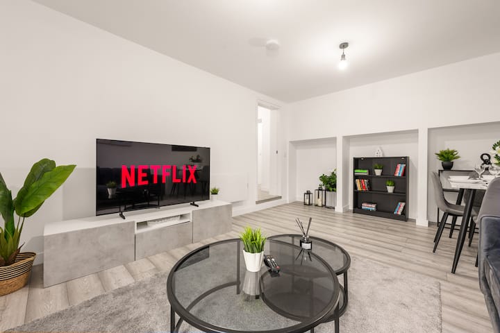 The Manchester Town Stay | Parking | Sleeps 4 - Mánchester