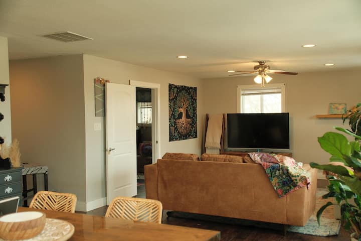 Homestead & Stable - Cozy Barndo W/ Animal Friends - Fort Worth, TX