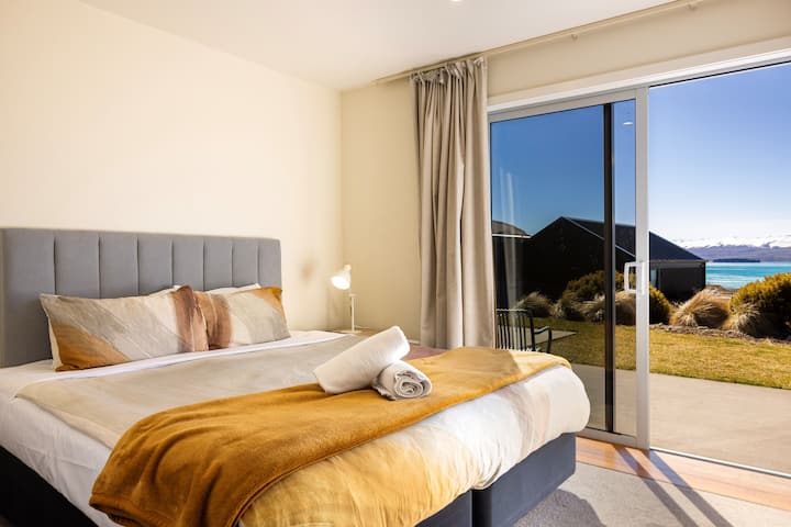 Ensuite Lakeview King Bedroom | Lake Tekapo - Lake Tekapo