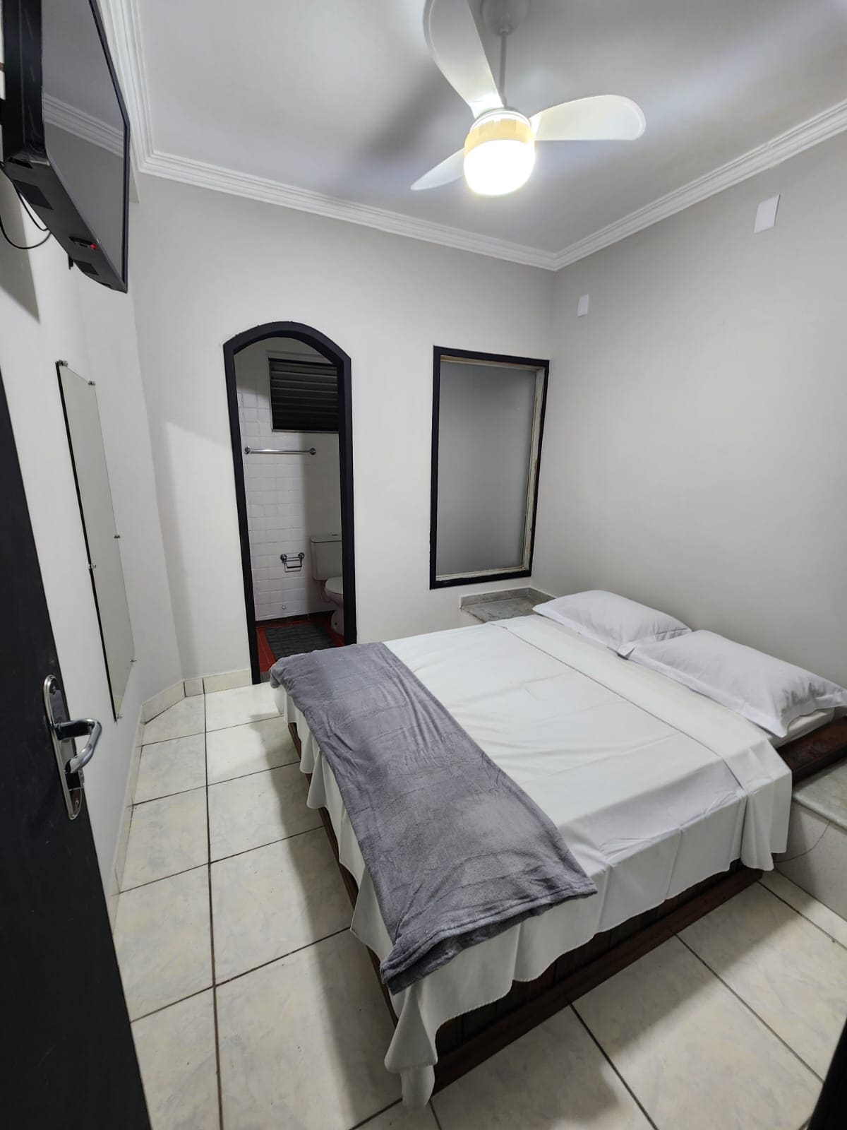 Standard with Ceiling Fan, HOTEL MOVE BH - Hotels for Rent in Belo ...