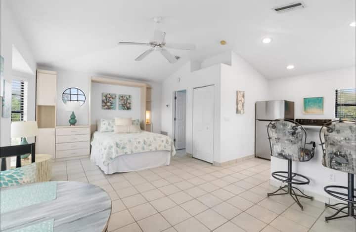 Beach Apartment Getaway - Ormond Beach, FL