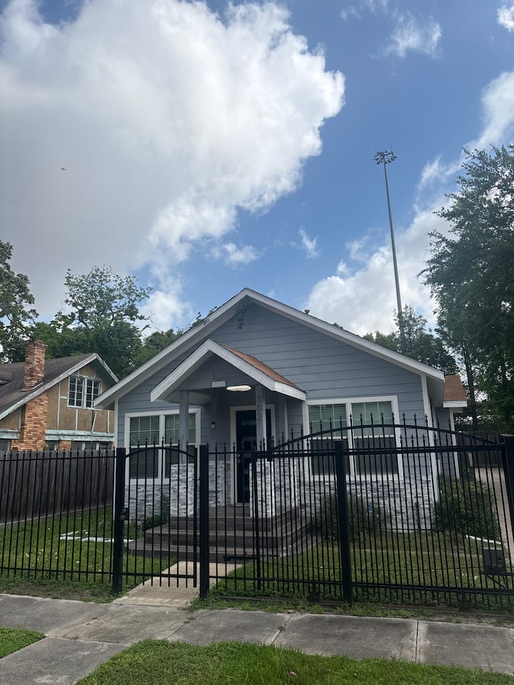City Living Deluxe - Houston, TX