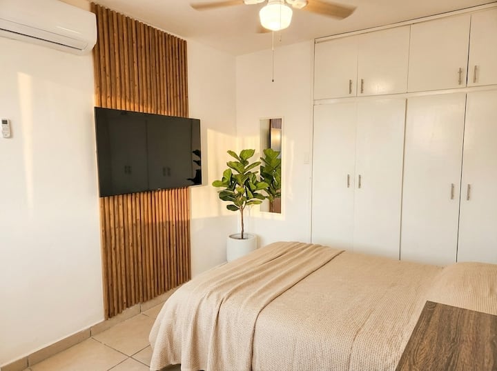 Lomas 3 Expo, Parque Industrial, Centro Gobierno - United States