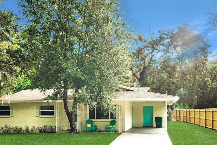 The Manatee Getaway - Crystal River, FL