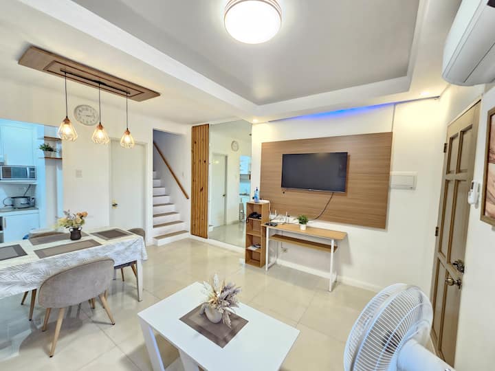 Modern Fully-furnished Townhouse W/ Pool Access - Dumaguete