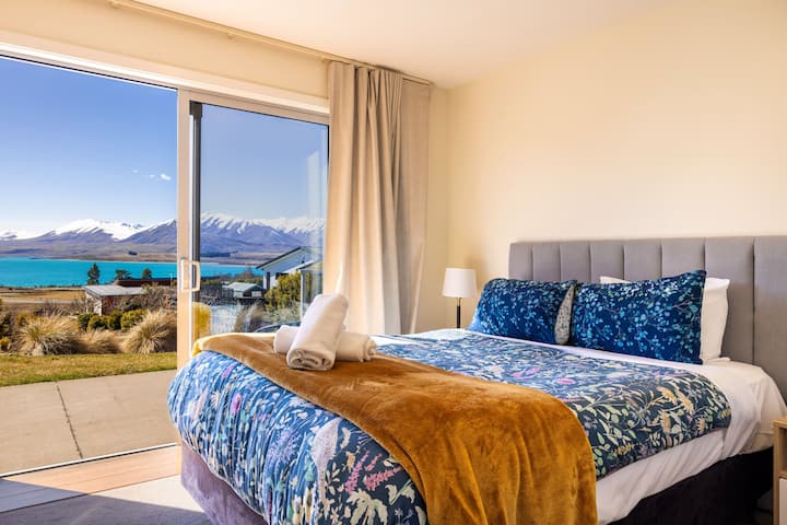 Ensuite Lakeview Queen Bedroom | Lake Tekapo - Lake Tekapo