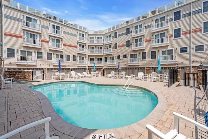 Hot Tub + Pool | Cozy Stay | Washer/dryer | Coffee - Seaside Heights, NJ