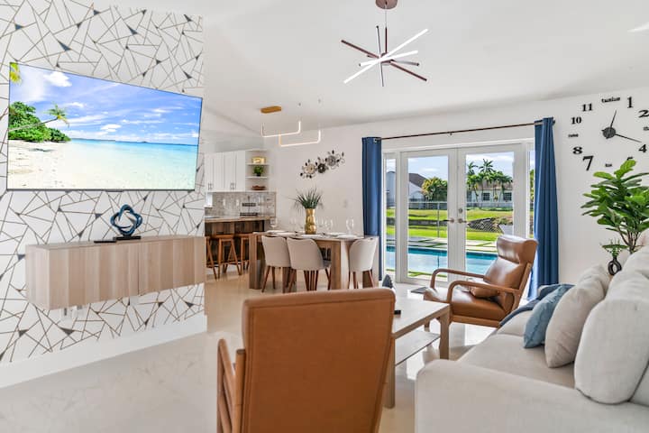 Spacious Family Home With Private Pool - Cutler Bay, FL