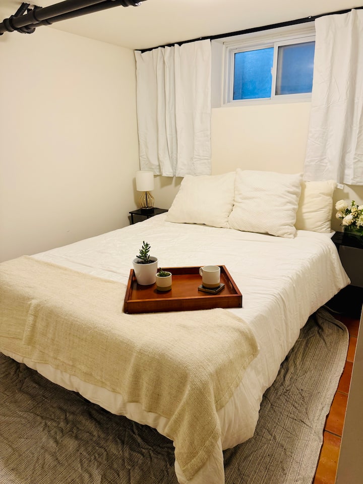 Private Lower Suite In Lawrence Park - Toronto