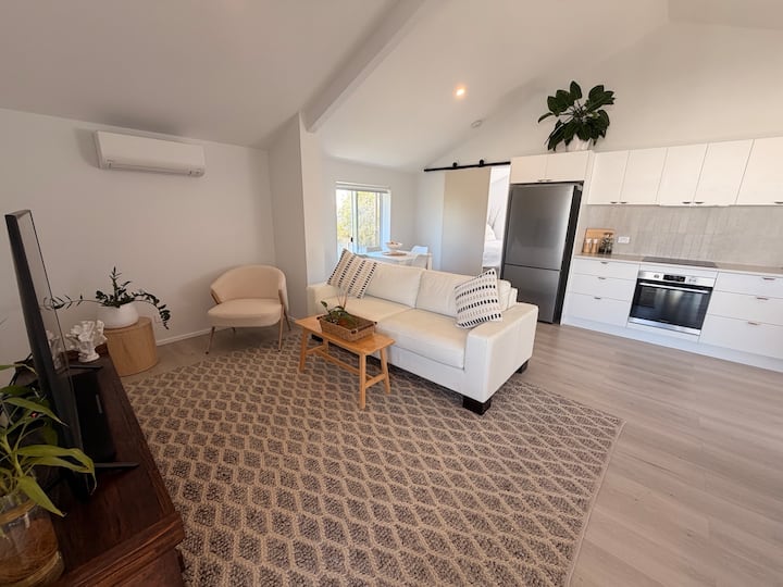 Whispers On Dunbar – A Quiet Coastal Retreat - Newcastle