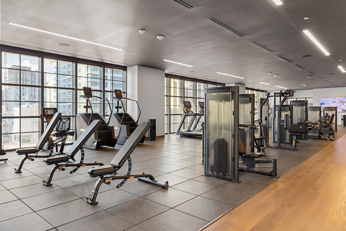 4612 | Estudio en piso alto con vista al horizonte y gimnasio 24/7 ...