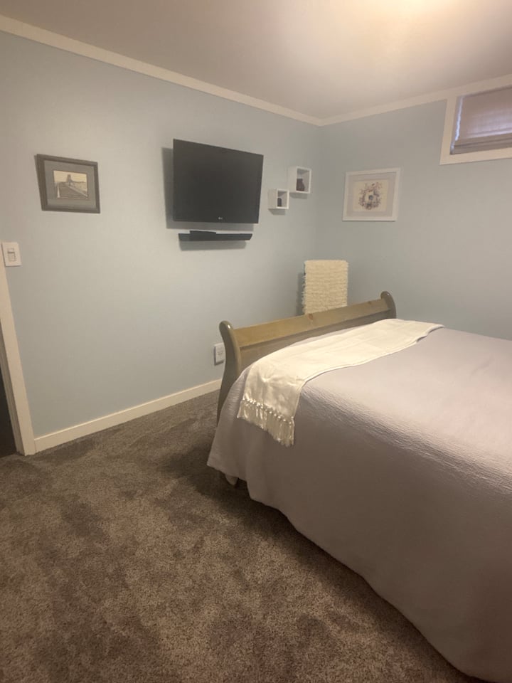Cozy Basement Suite - Medicine Hat