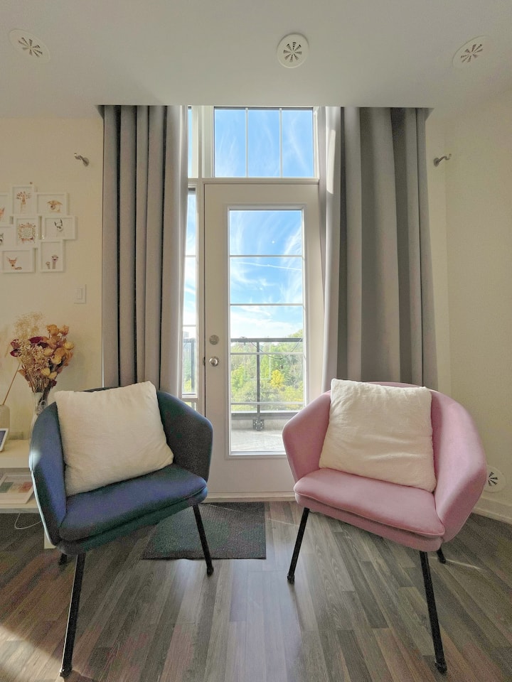 Tranquil Valley View Spacious 2-bedroom Townhouse - Whitchurch-Stouffville