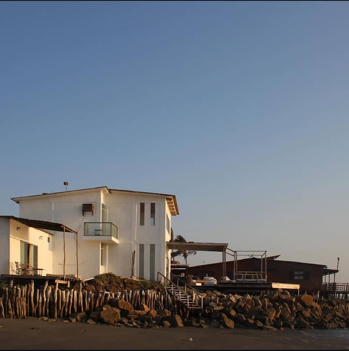 Casa En Colán Zona Norte Con Terraza Frente Al Mar - Paita
