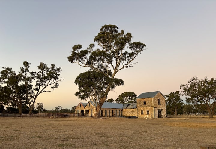Flower Farm Getaway · Private Guest Suite - South Australia