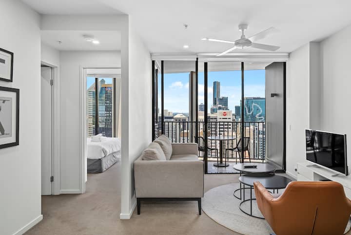 Mountain Views 2br Apt W/ Parking & Rooftop Pool! - Brisbane