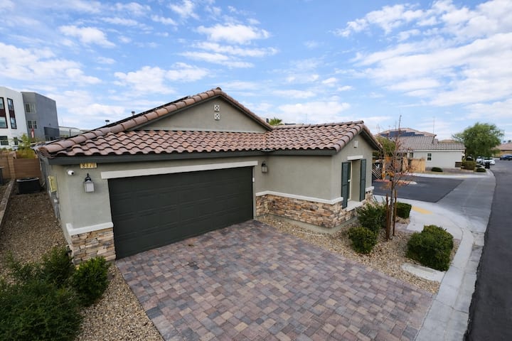 Modern Home In A Gated Community - Las Vegas, NV