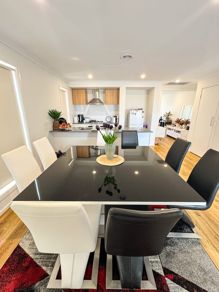 3-bedroom Home In Clyde North - Clyde North