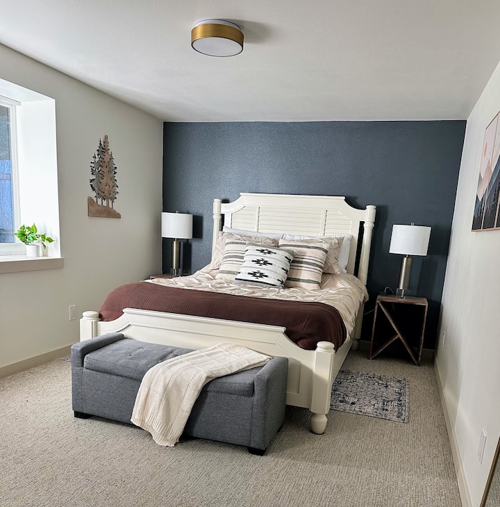 Luxe Level Private, Spacious, 2 Bedroom, Walkable - Beaverton, OR