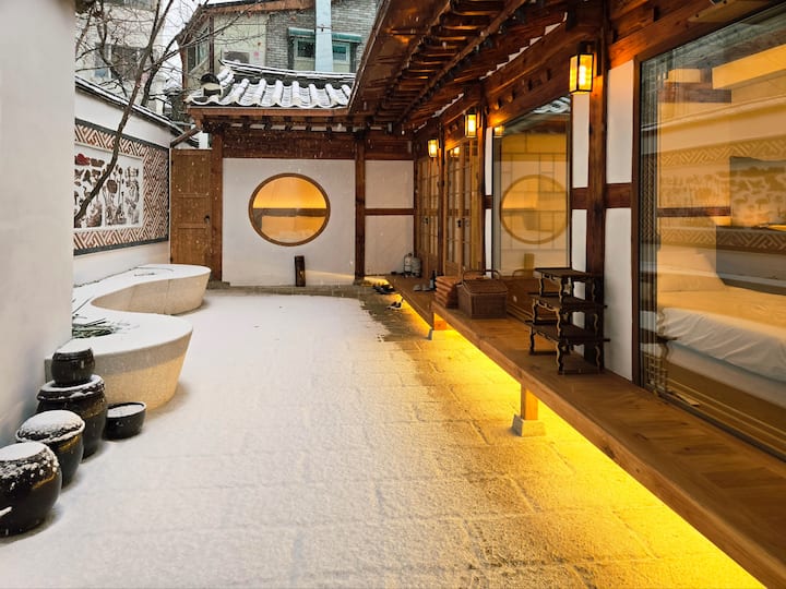오픈특가/경복궁 스테이/무료주차/자쿠지와 마당이 있는 독채 한옥/종로/안국동/모임/가족여행 - Seoul