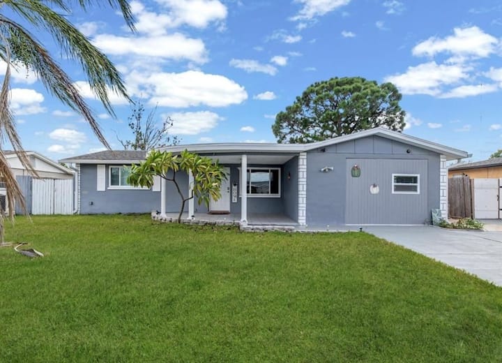 Sunny- Home Away From Home, Calm & Cozy - Holiday, FL