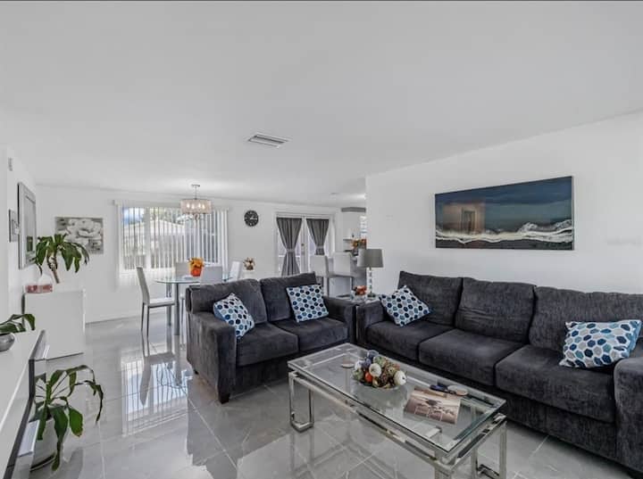 Sunny- Home Away From Home, Calm & Cozy - 哈樂迪