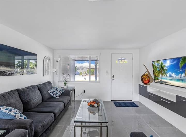 Sunny- Home Away From Home, Calm & Cozy - Holiday, FL