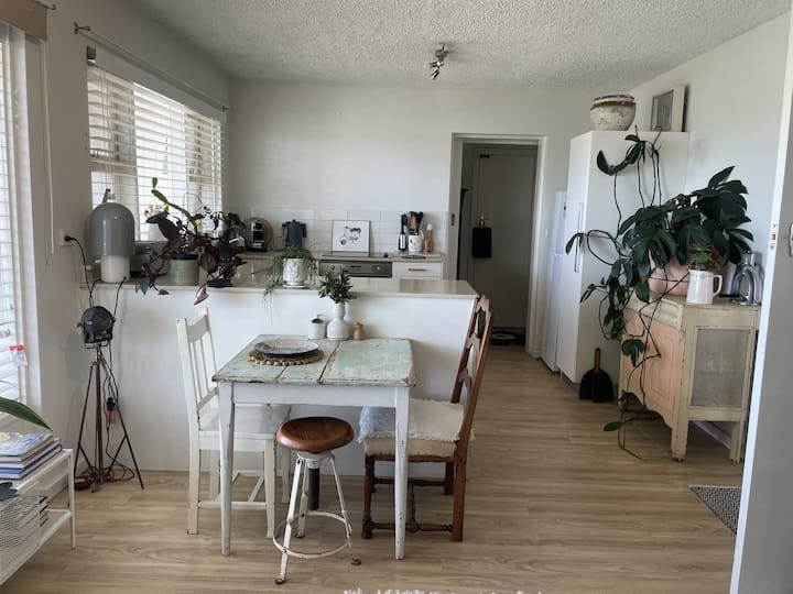 Light, Bright, Clean And Stylish - Wagga Wagga