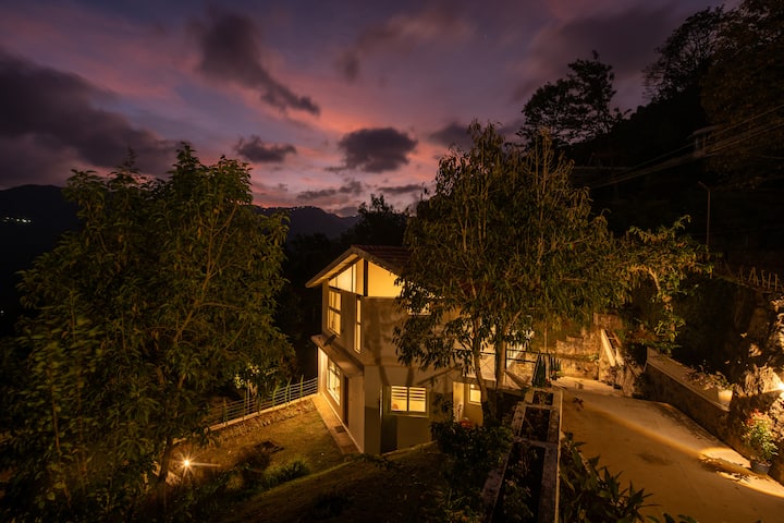 3br Hillside Retreat Overlooking Tea Estate Valley - Mettupalayam