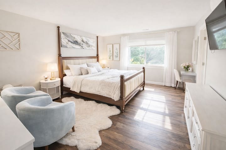 Kent Master Bedroom With Private Bath - Kent, WA