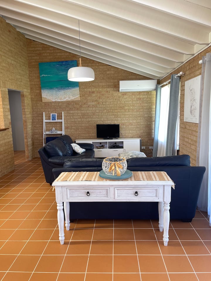 Seabreeze Retreat - Comfortable Coastal  Living. - Ledge Point