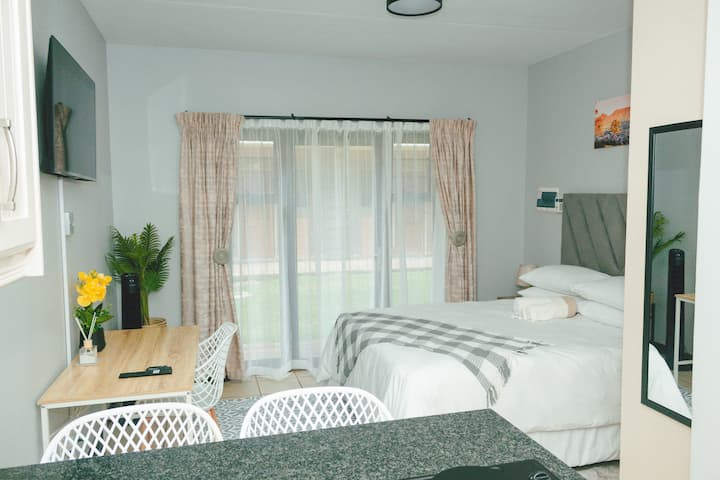 The Prestige Studio | Comfortable & Secure - Bloemfontein