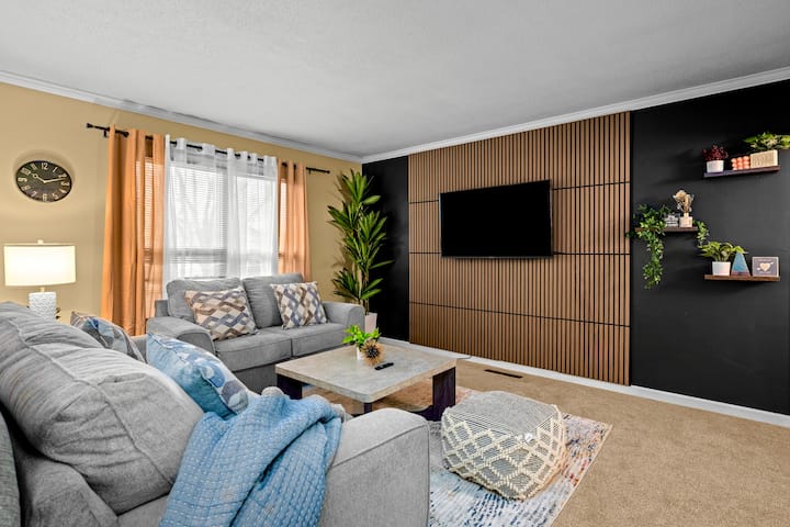 Spacious And Luxurious Single Family Home - Davenport, IA