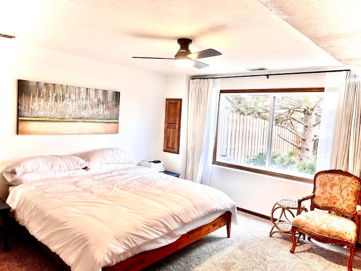 King Suite W/ Luxury Linens & Blackout Curtains - Omaha, NE