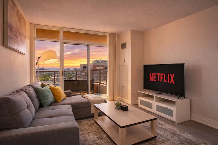 Stylish 2br Retreat Steps To Sq1 | Prime Location - Mississauga