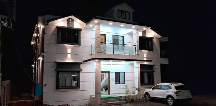 Book Your Peaceful Stay At Royal Casa. - ディヴェーガル