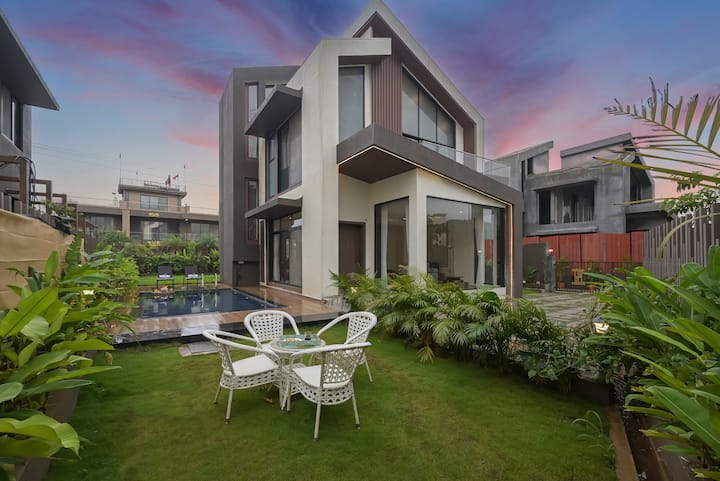 Best Place To Enjoy Your Time With Family, Friends - Lonavala