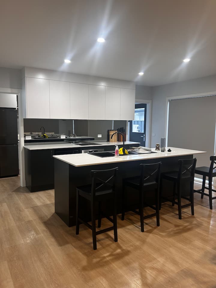 Escape @ Azure - Broulee