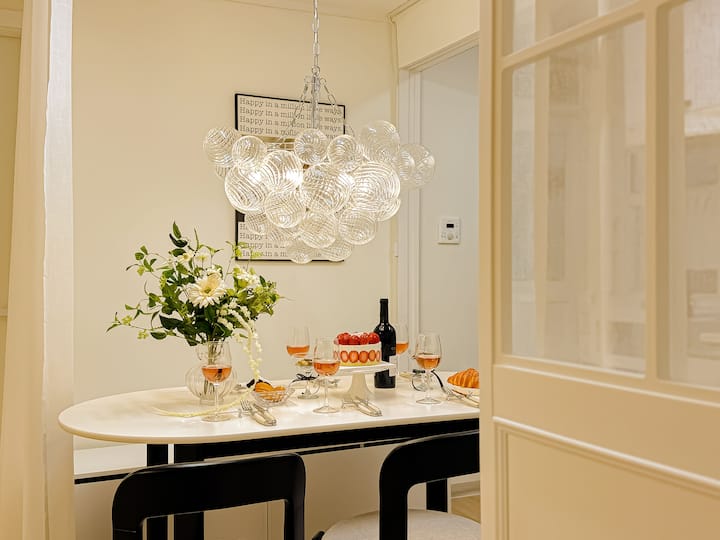 [3월할인] 홍대입구역도보 감성숙소/6인 퀸3/무료짐보관 #가족여행 #올리모델링 #합법숙소 - Seoul