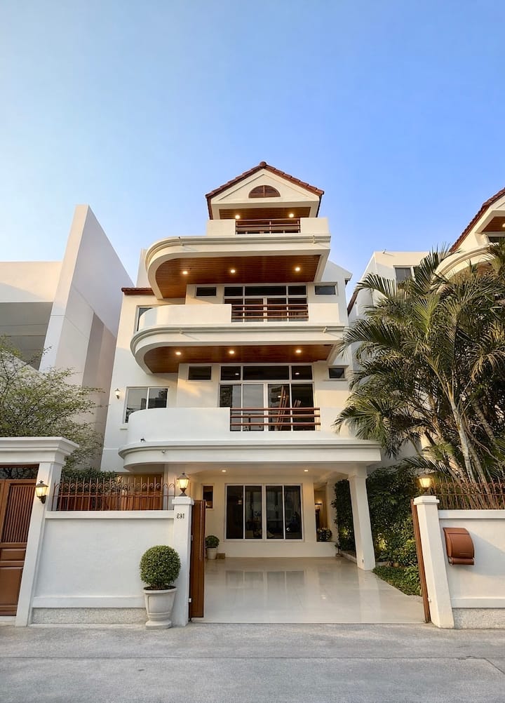 5br Modern Home +Free M Bike | Bts Phrom Phong - Thailand