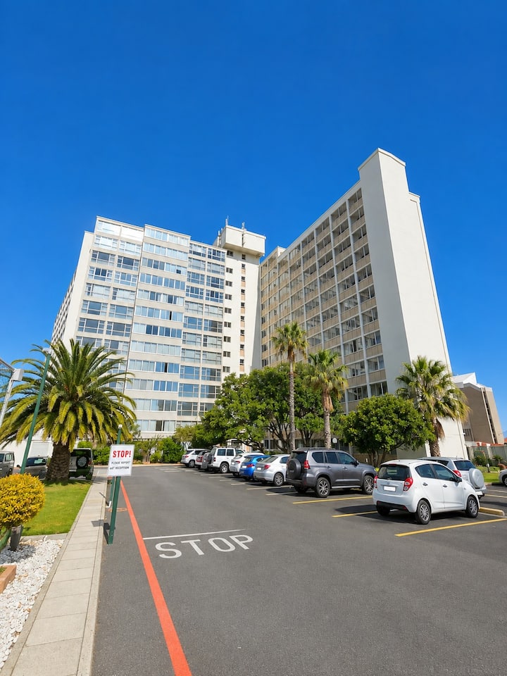 Three-bedroom Beachfront Apartment - Somerset West