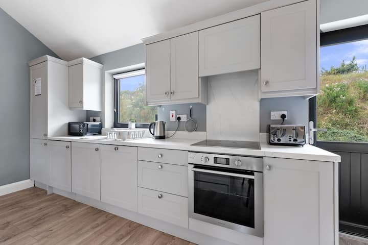 Beautiful 4 Bed House, Sleeps 8 - No. 7 Lyrath - Ashbourne