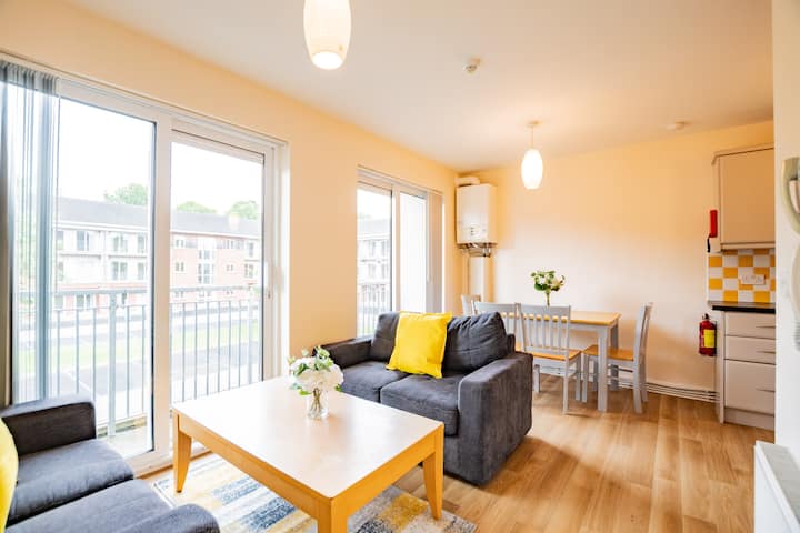 Limerick City: Spacious 4-bed Apartment, Sleeps 6 - Limerick, Ireland