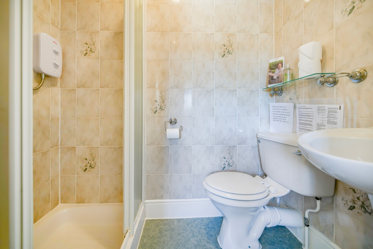 Ambleside Guest House Rm with Mountain View - Boutique hotels for Rent ...