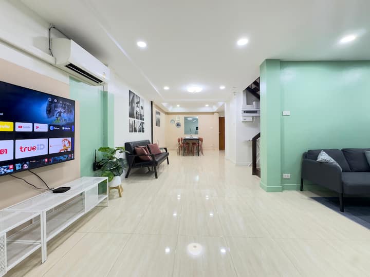 Thong Lor区sukhumvit/独栋三层/独享/bigc100米/步行旅游巴士总站地铁/ - Bangkok