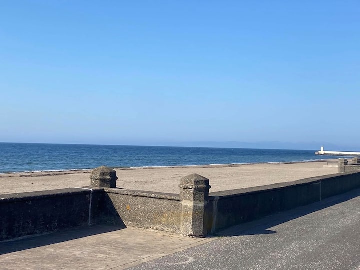 The Nook, Girvan, West Coast Of Scotland. - Girvan