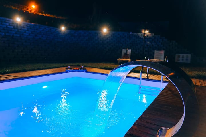 Sıcak Havuzlu Muhafazakar Villa - Kocaeli