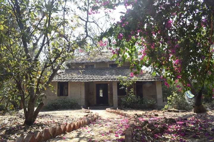 Uttor Phalguni Eco Cottage - China