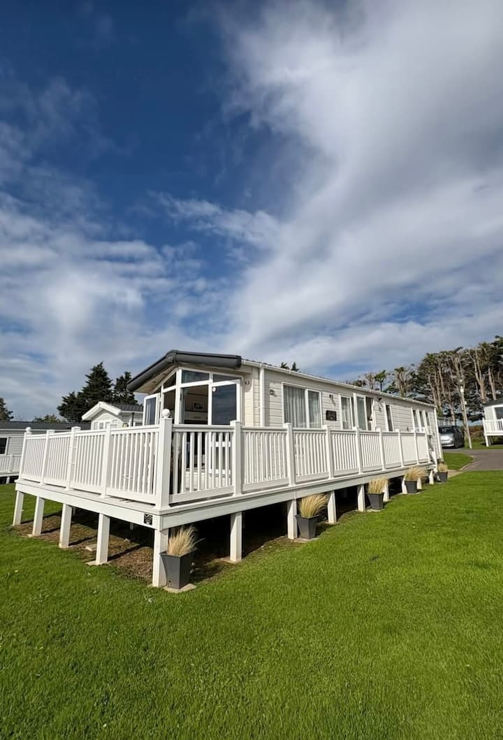 2 Bedroom, Sleeps 6, Platinum Caravan, Wi-fi, - Exmouth
